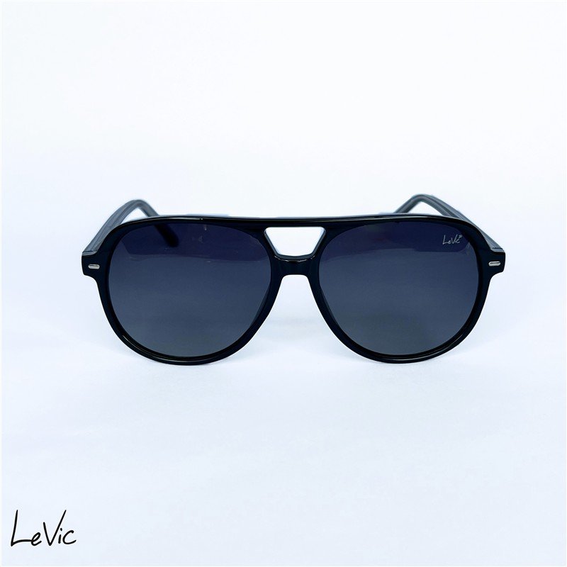 LE VIC - LEVIC BLACK POR VANESSA GUZZO